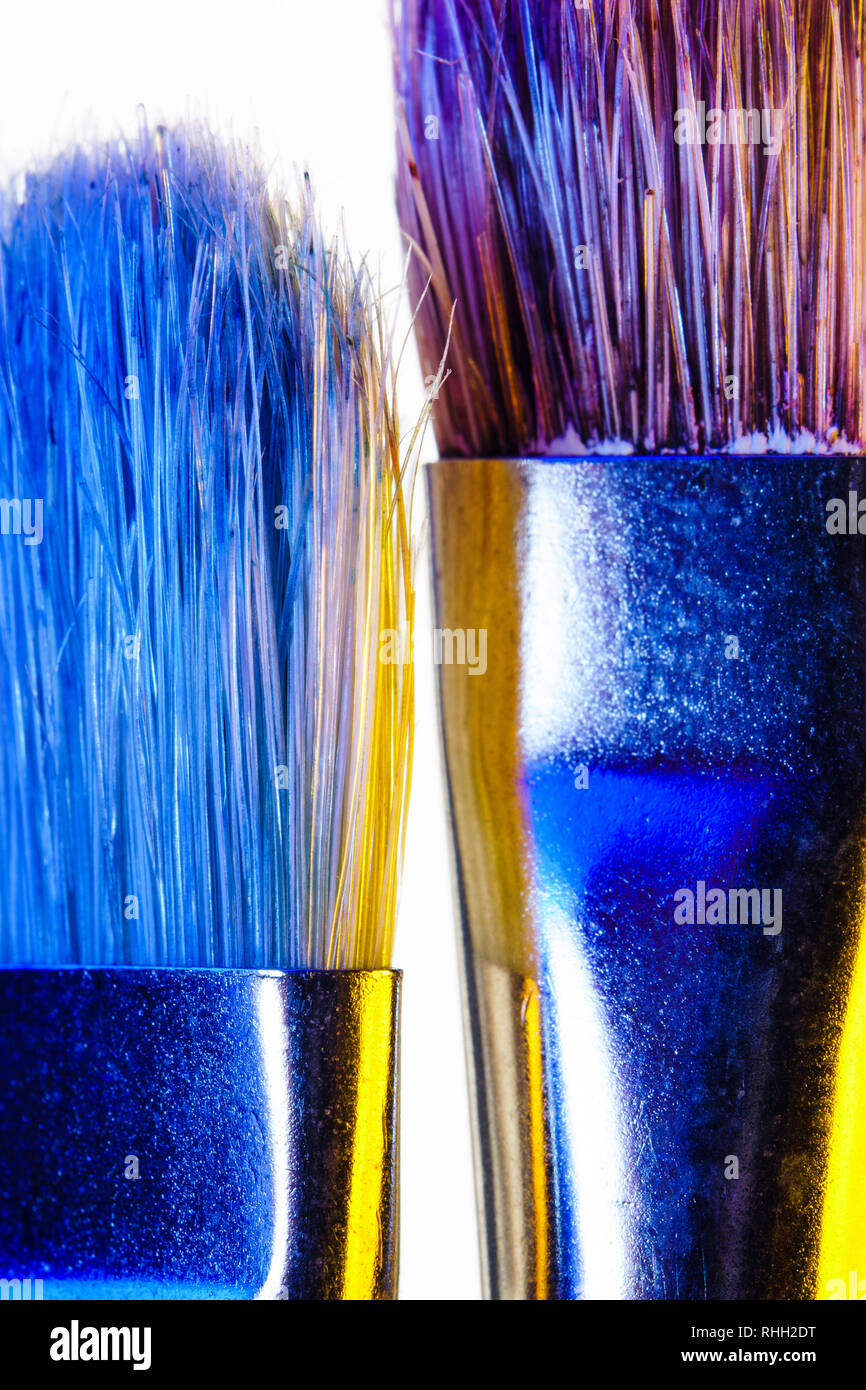 Paint brushes with stiff synthetic bristles for oil painting, acrylic ...