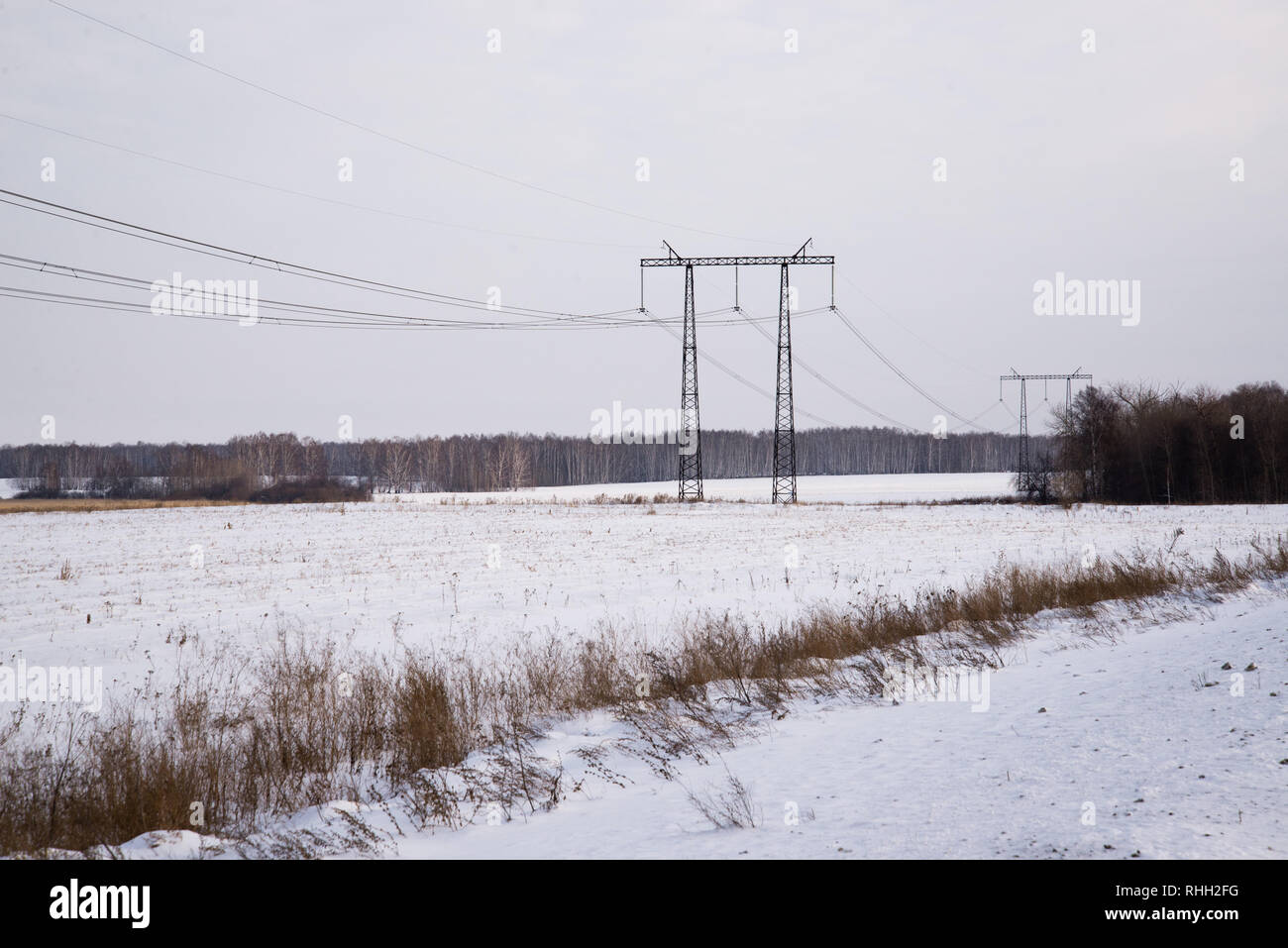 High voltage lines snow hi-res stock photography and images - Alamy
