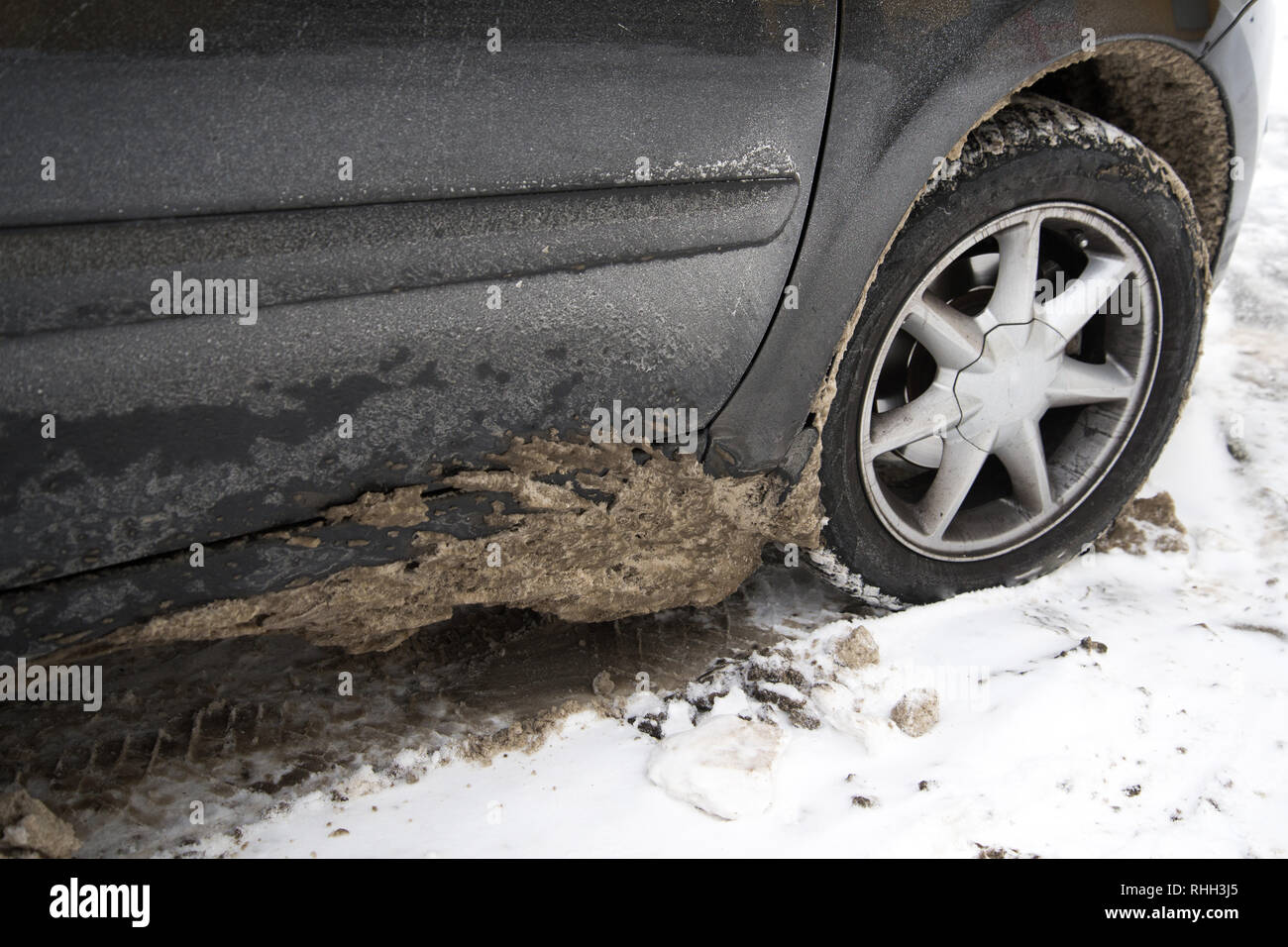 Dirty car tire with snow. Chemical reagents Stock Photo - Alamy