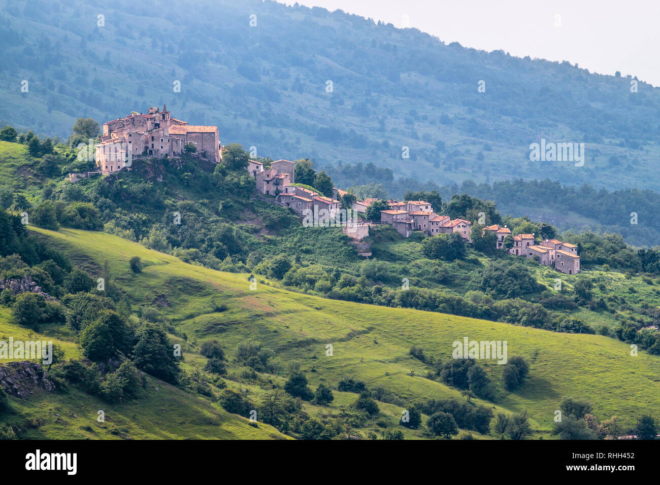 Countryside abruzzo italy hi-res stock photography and images - Alamy