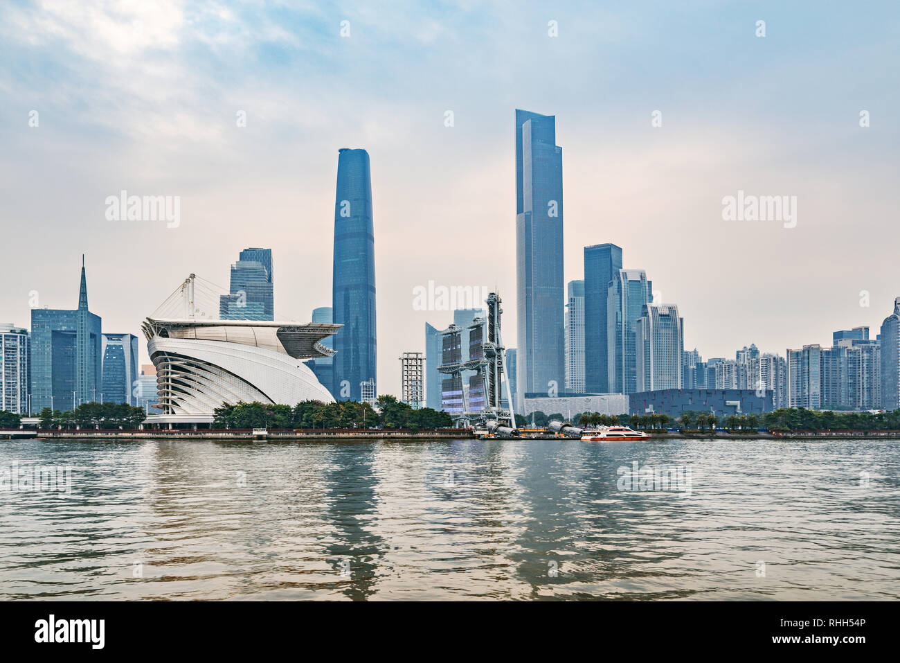 Guangzhou port hi-res stock photography and images - Alamy