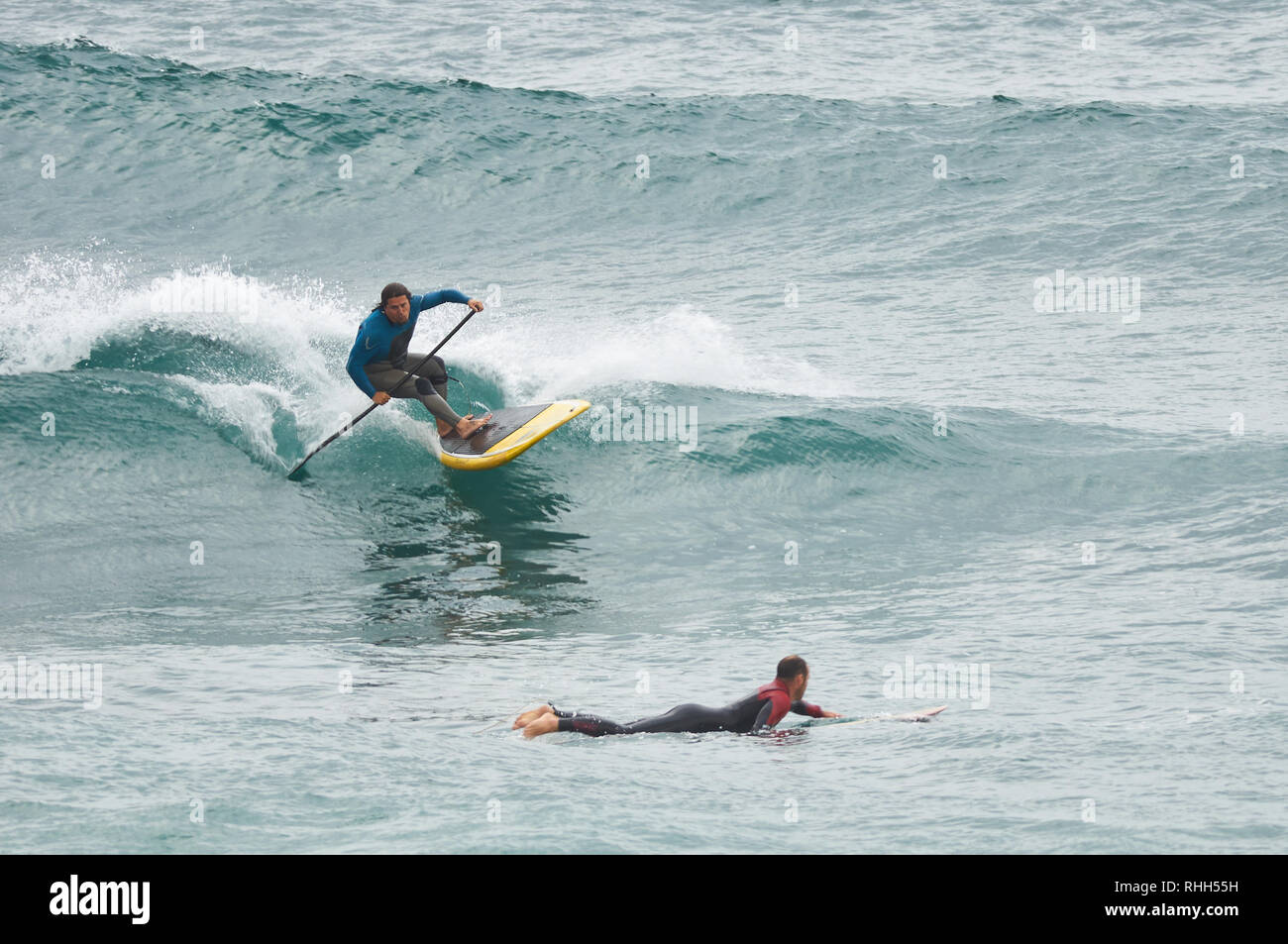 Paddle surfer riding a wave at the XIII Salinas International Longboard ...