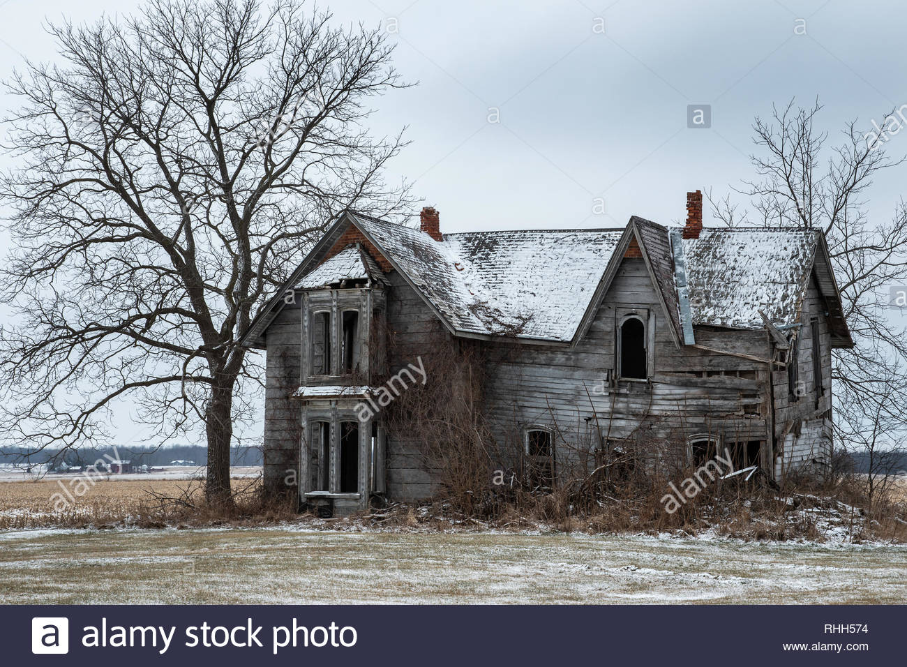 Dilapidated Farmhouse Stock Photos & Dilapidated Farmhouse Stock Images - Alamy