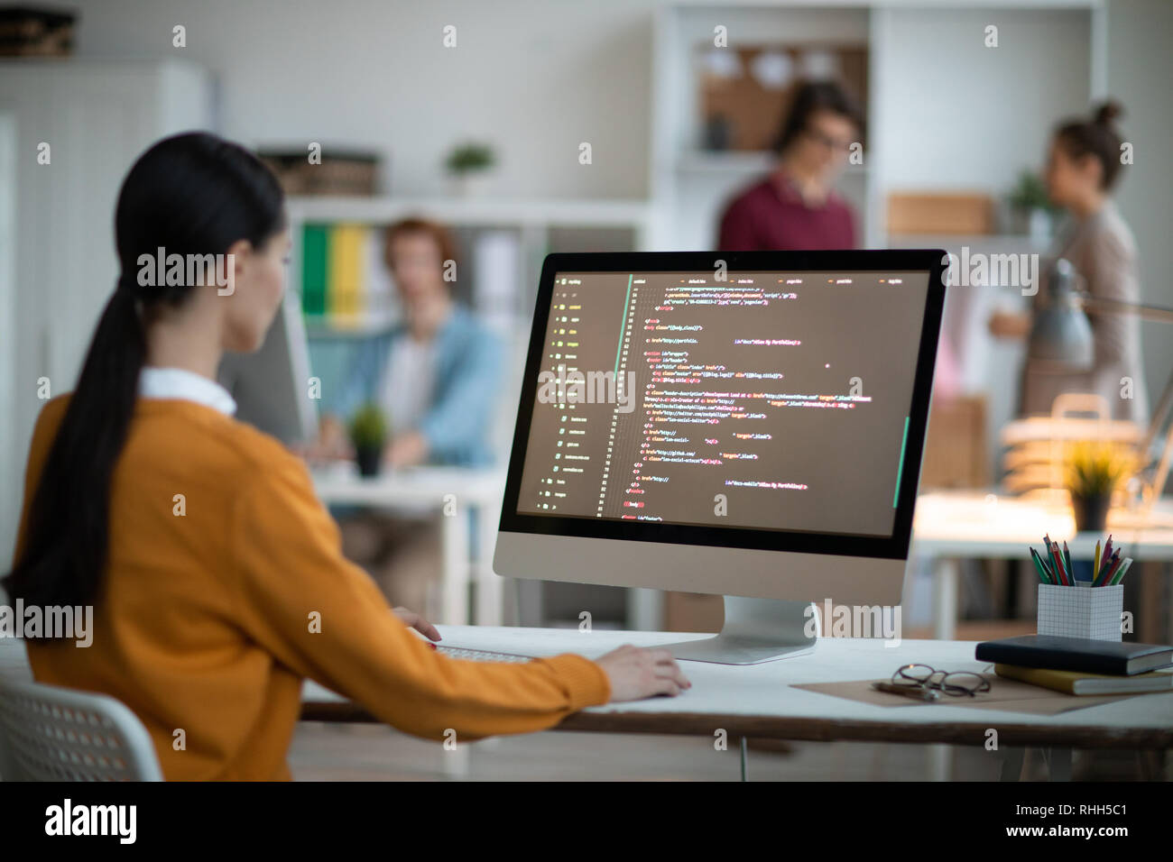 Analyst programmer hi-res stock photography and images - Alamy