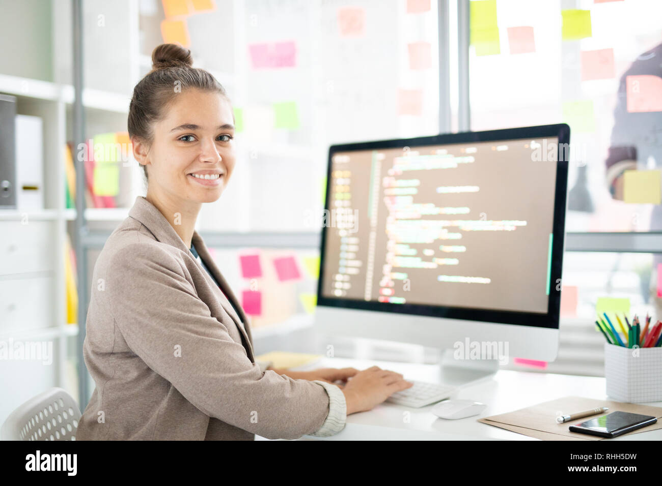 Analyst programmer hi-res stock photography and images - Alamy