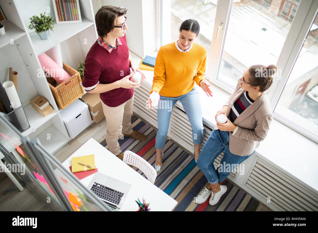 Talk at coffee break Stock Photo - Alamy