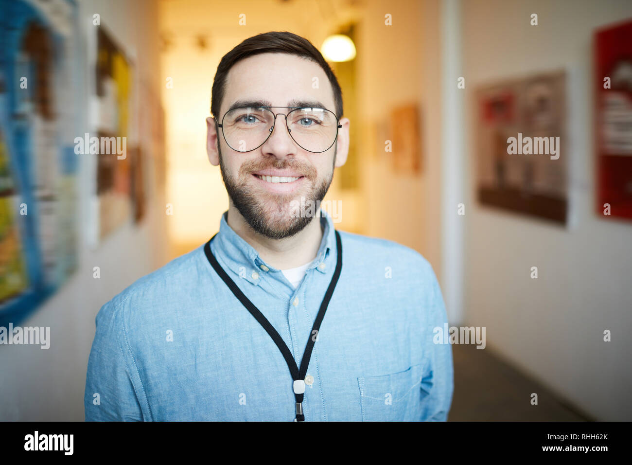 Smiling artist paintings in art hi-res stock photography and images - Alamy