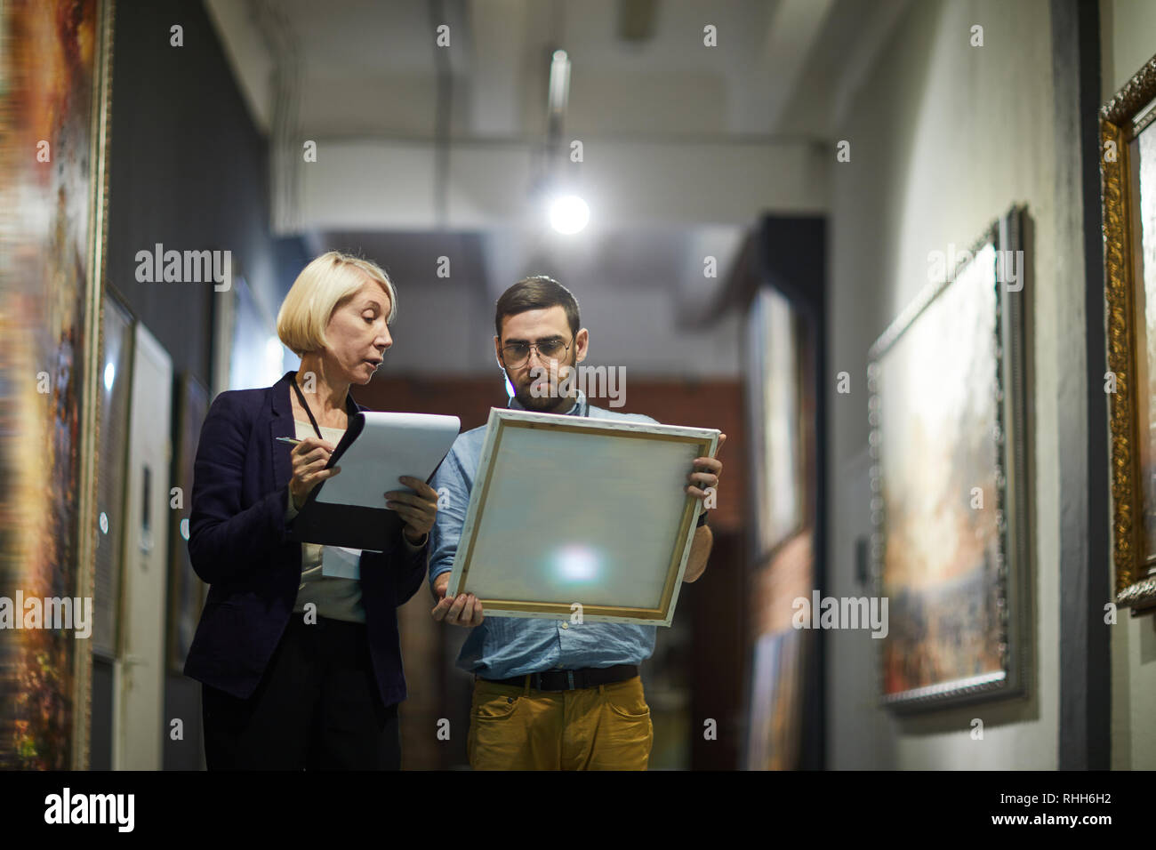 Female curator talking hi-res stock photography and images - Alamy