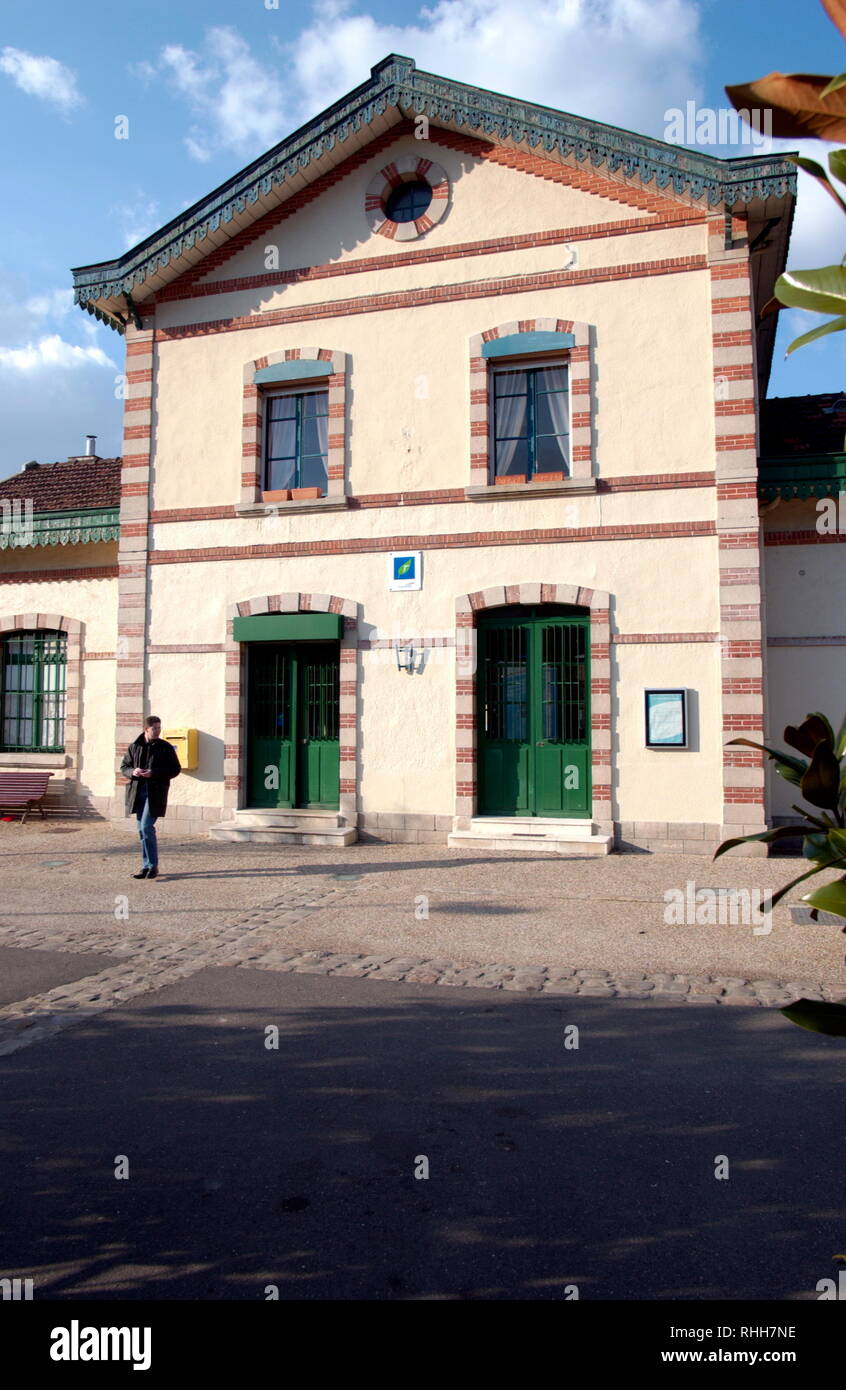 Transilien train stopping point hi-res stock photography and images - Alamy