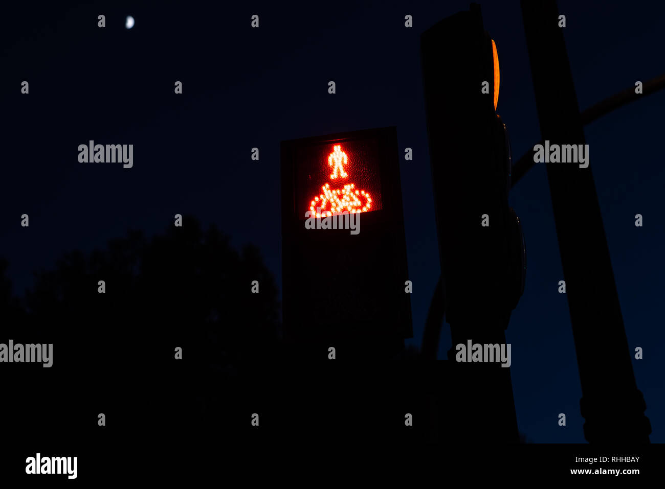 Car stopping at red light hi-res stock photography and images - Alamy