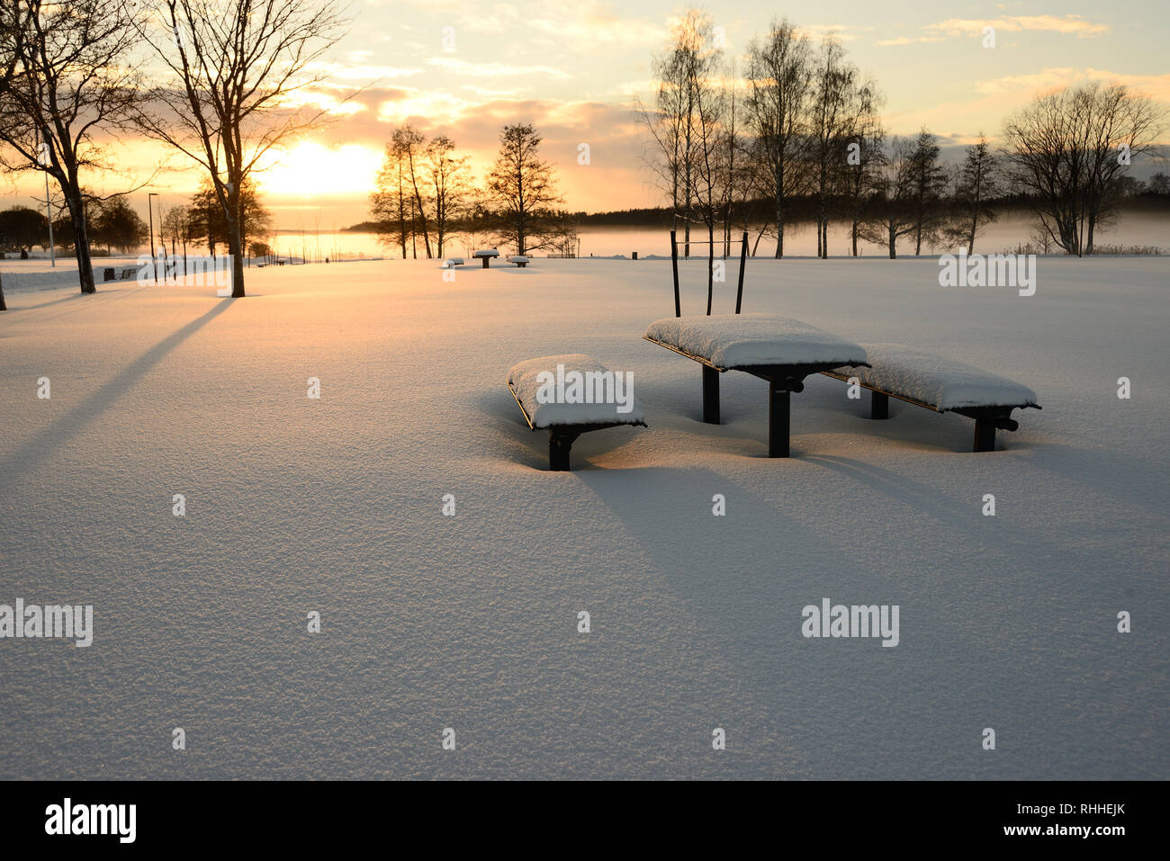 Picnic table covered in snow hi-res stock photography and images - Alamy