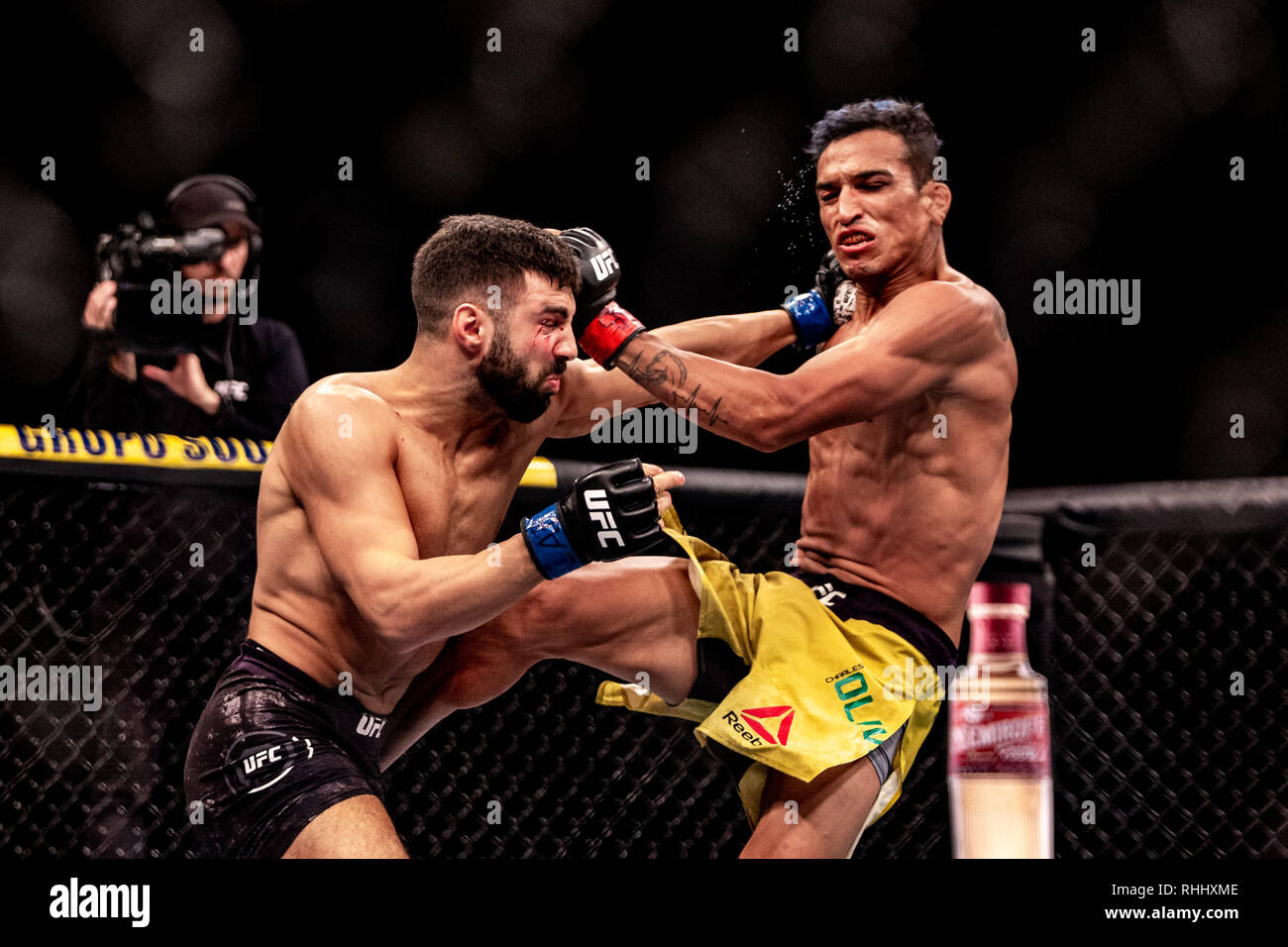 Oliveira faces David Teymur in the UFC Fortaleza main card held at Gin ...