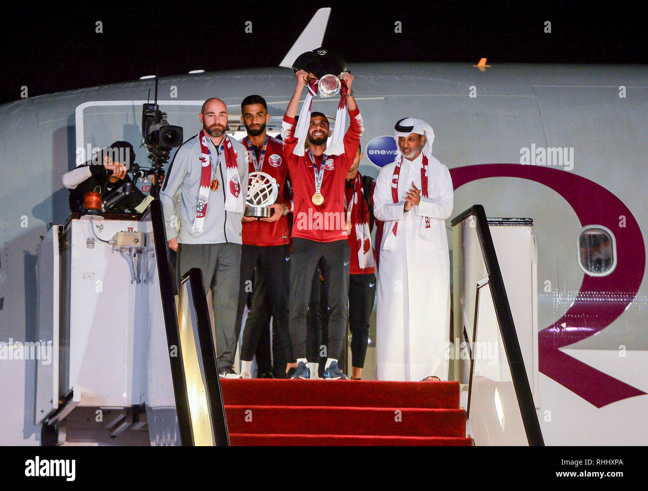 Qatar national soccer team captain hi-res stock photography and images ...