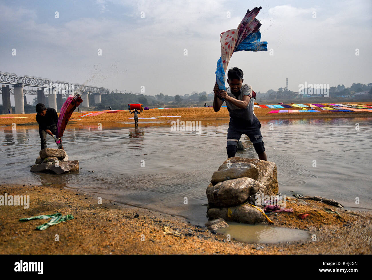 Dhobis washing river india hi-res stock photography and images - Alamy