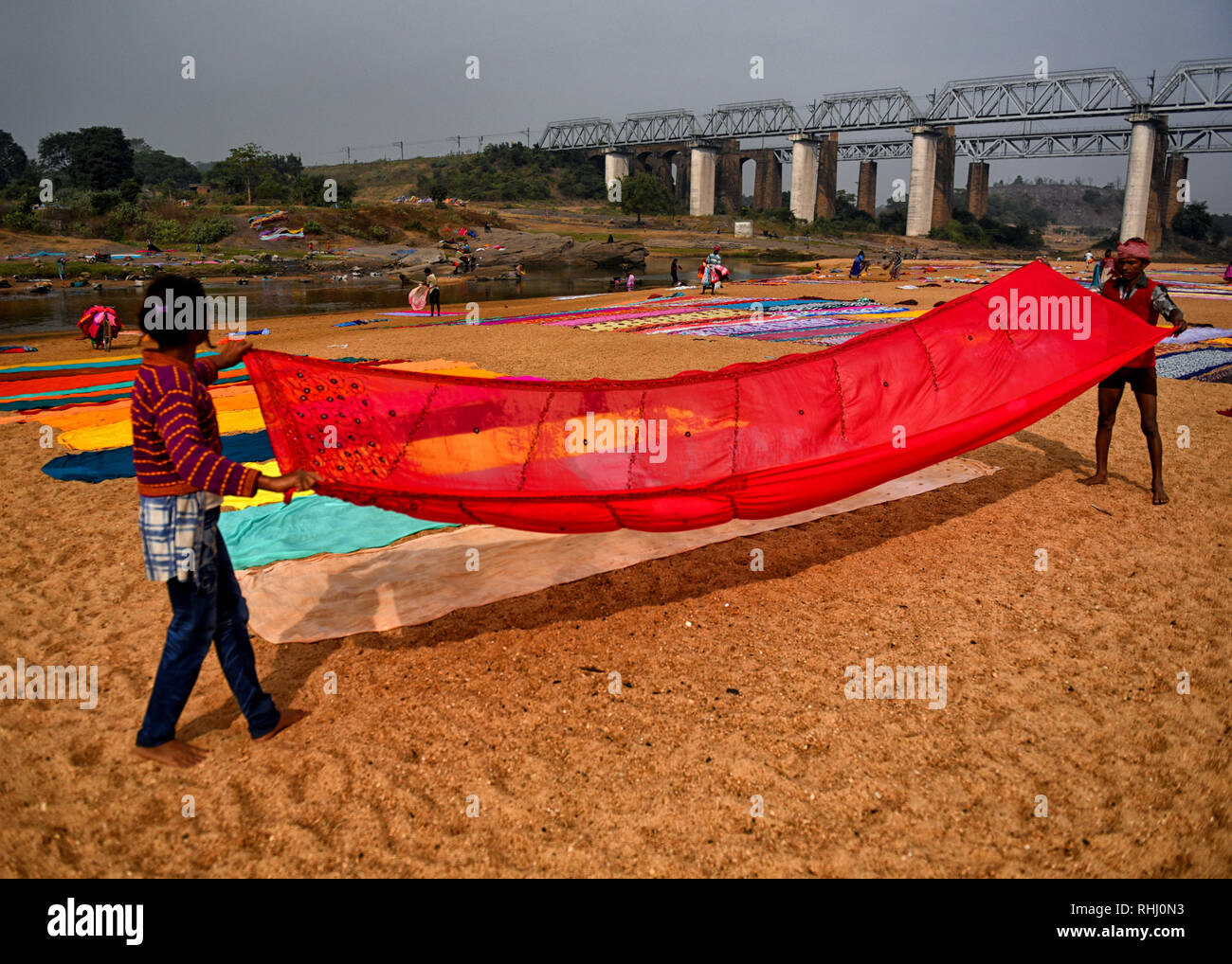 Dhobis washing river india hi-res stock photography and images - Alamy