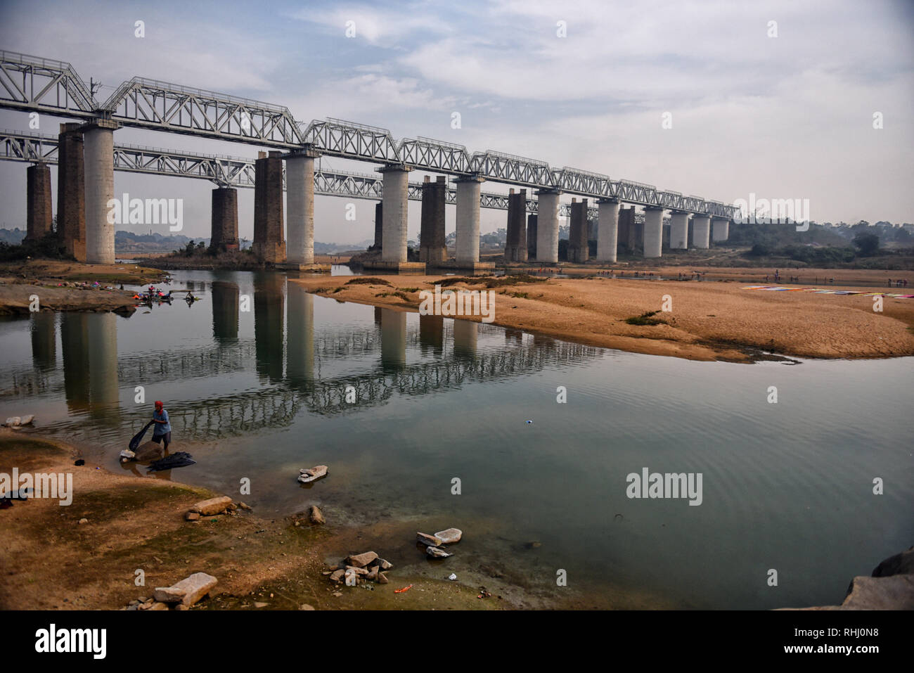 Dhobis washing river india hi-res stock photography and images - Alamy