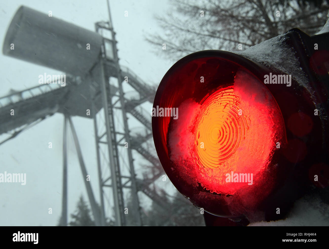 Jumping a traffic light hi-res stock photography and images - Alamy