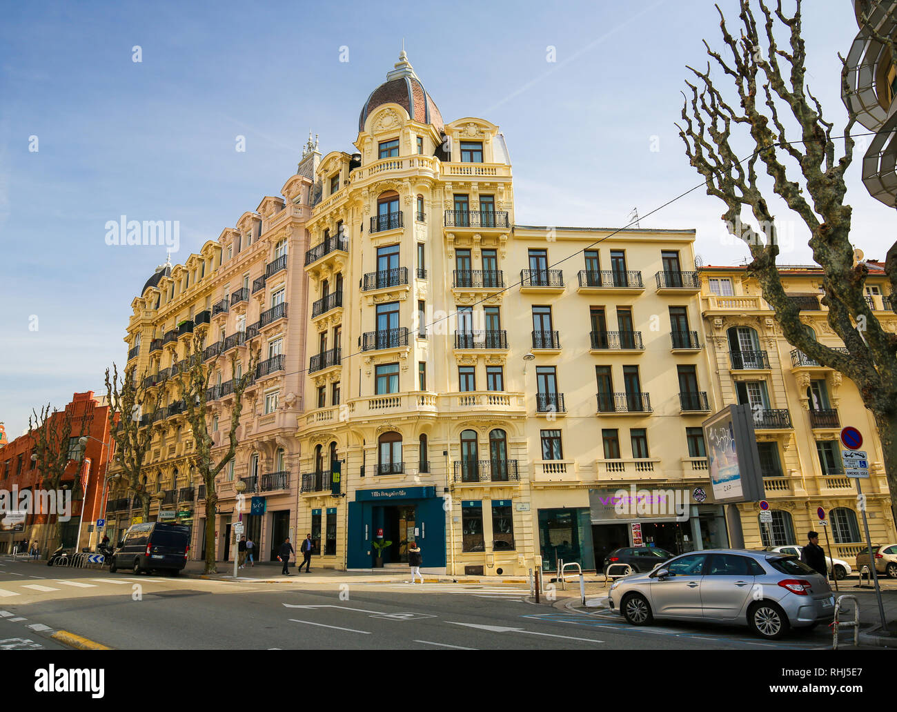 1910 apartment building hi-res stock photography and images - Alamy