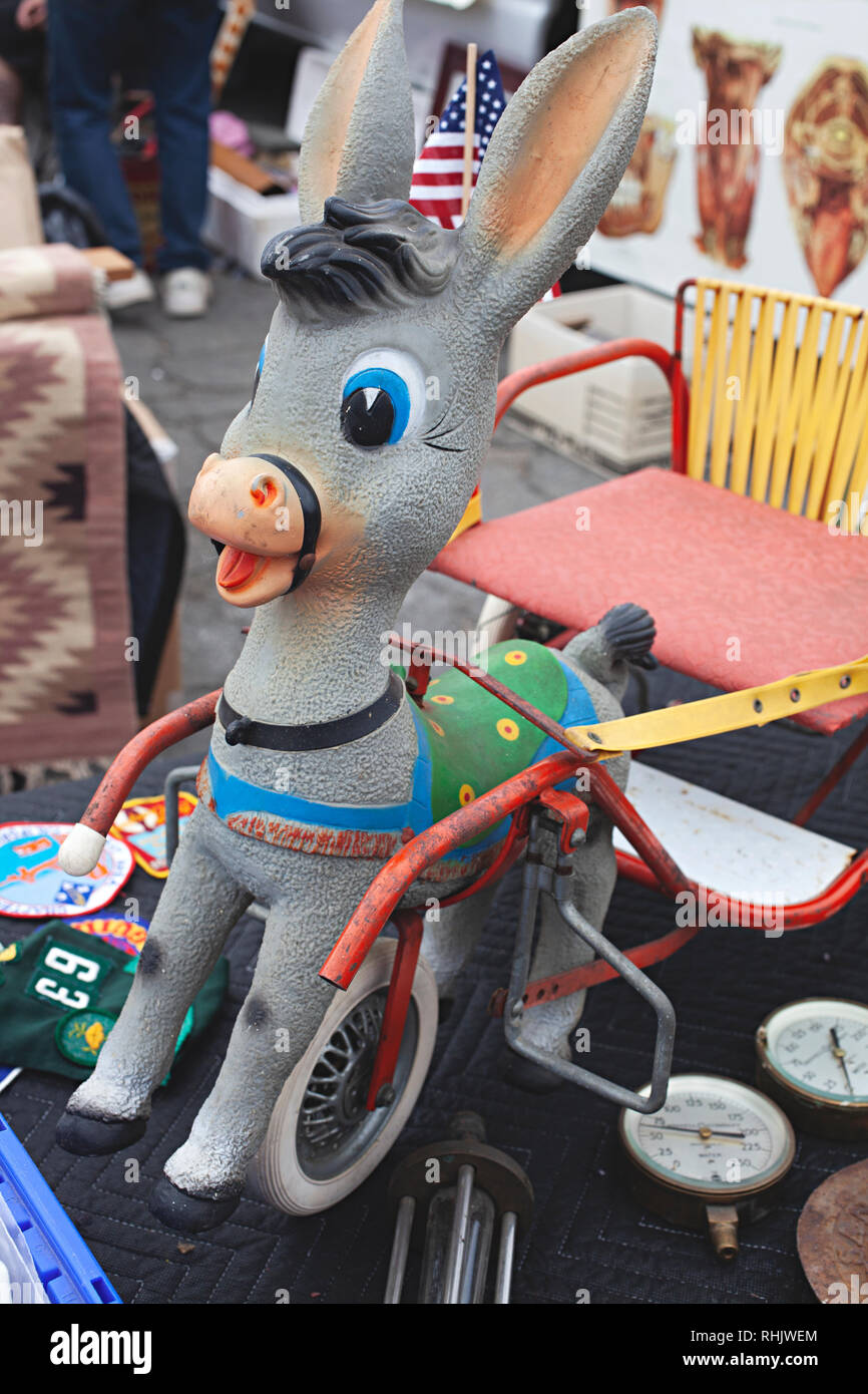 Nostalgia collectible vintage hi-res stock photography and images - Alamy