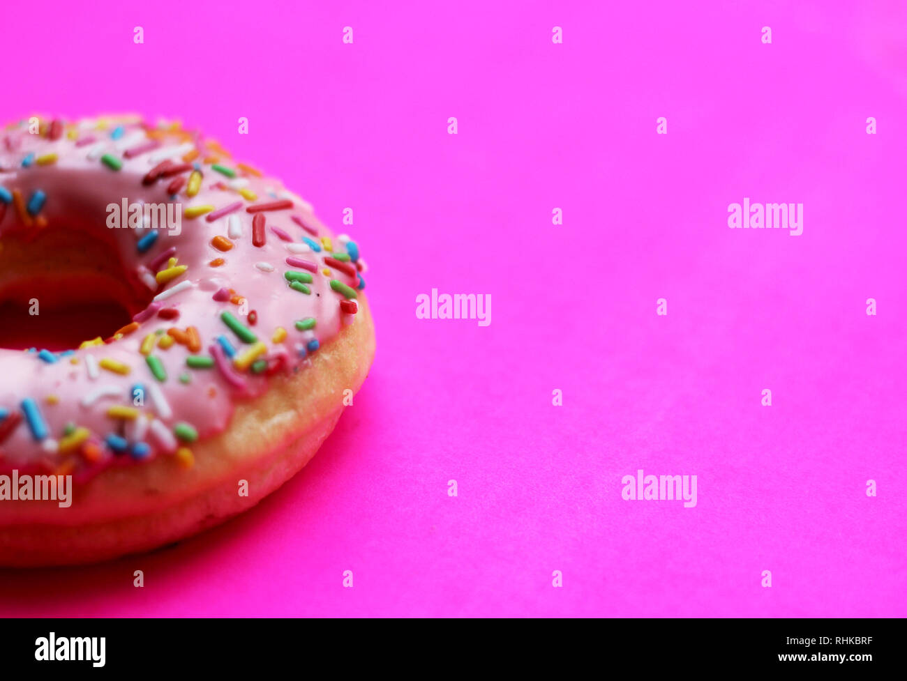 Pink donuts hi-res stock photography and images - Alamy