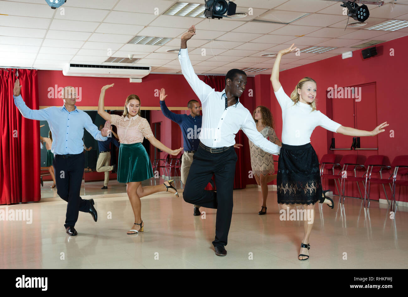 Tap dancers hi-res stock photography and images - Alamy