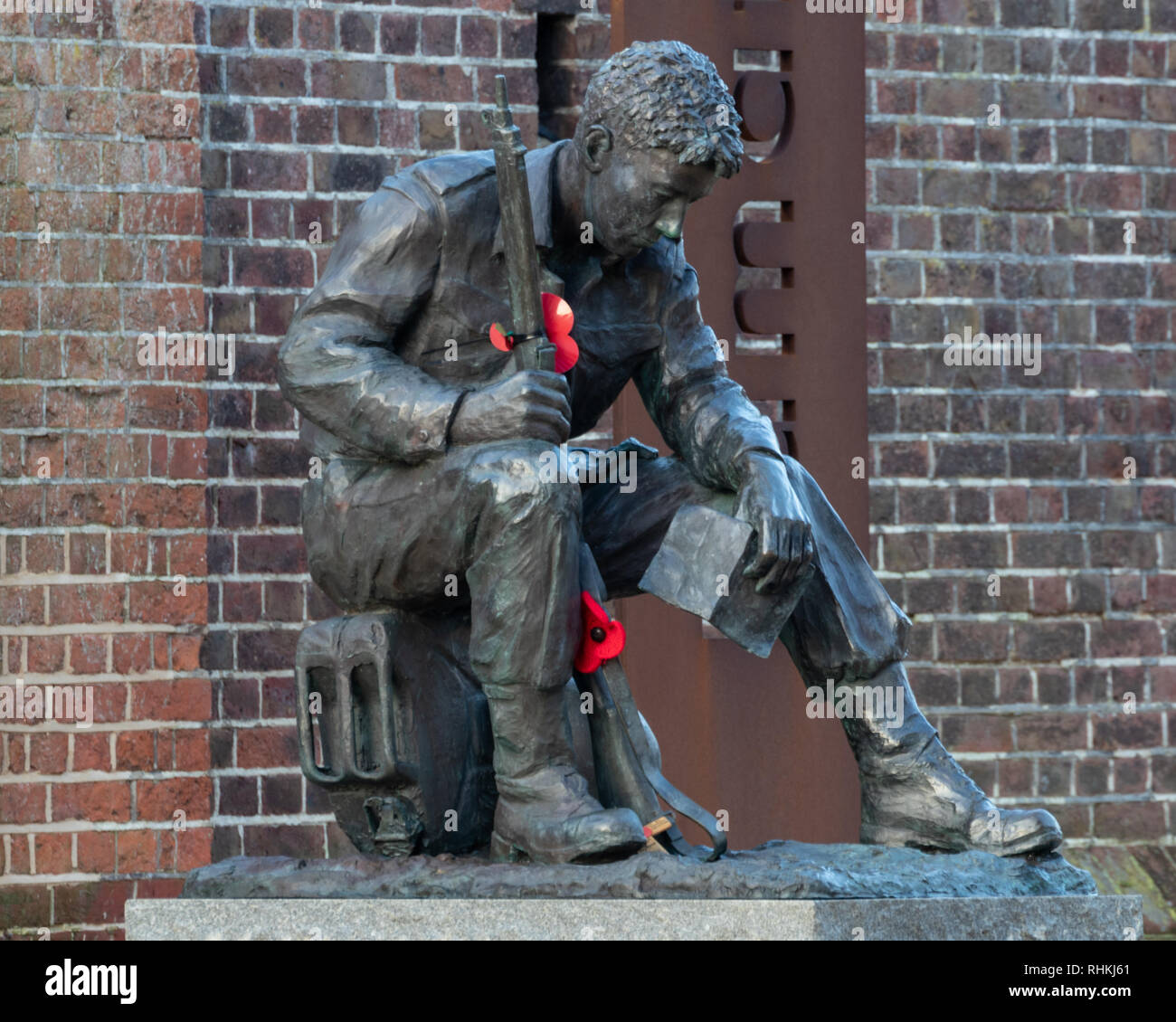 Bronze statue world war soldier hi-res stock photography and images - Alamy