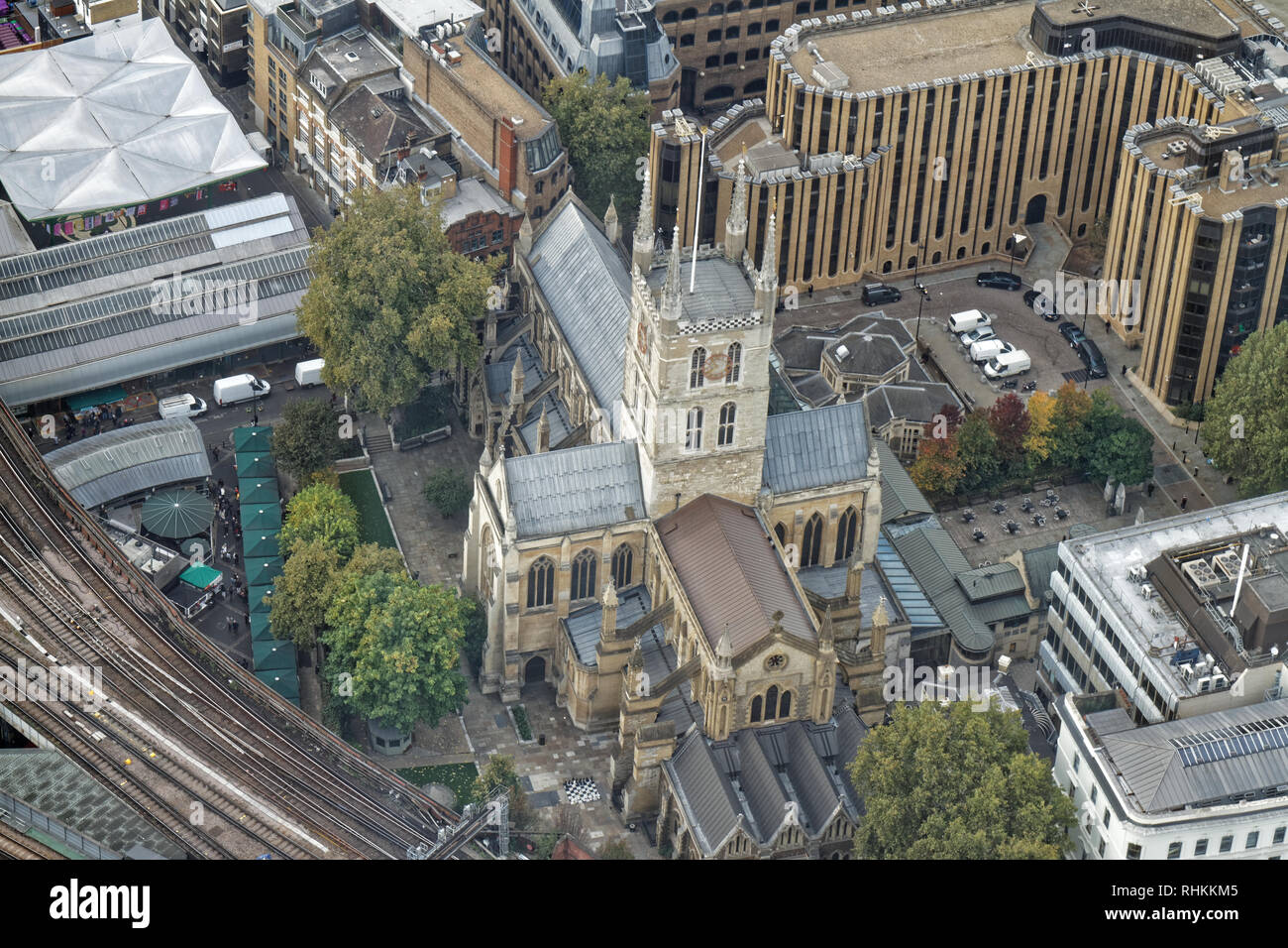 Aerial view southwark cathedral hi-res stock photography and images - Alamy