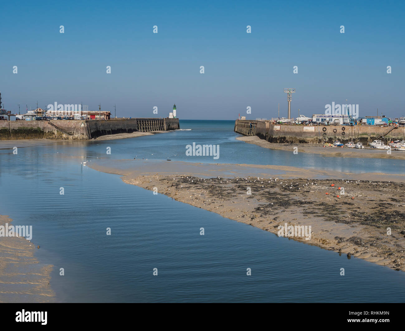 Le treport harbour hi-res stock photography and images - Alamy