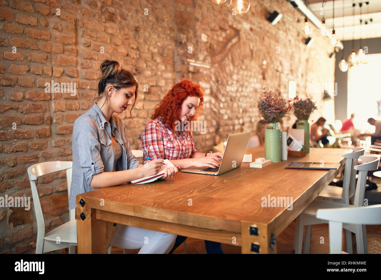 Learning cafe hi-res stock photography and images - Alamy