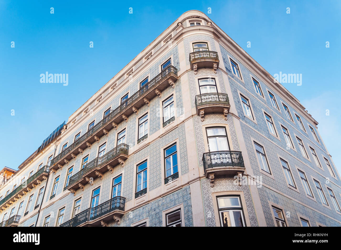 Lisbon building wall balcony traditional hi-res stock photography and ...