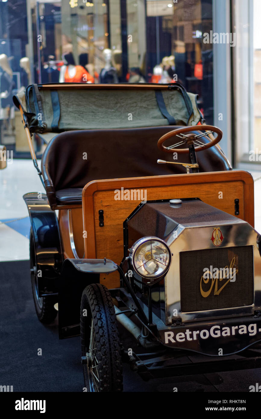 Doktorwagen hi-res stock photography and images - Alamy