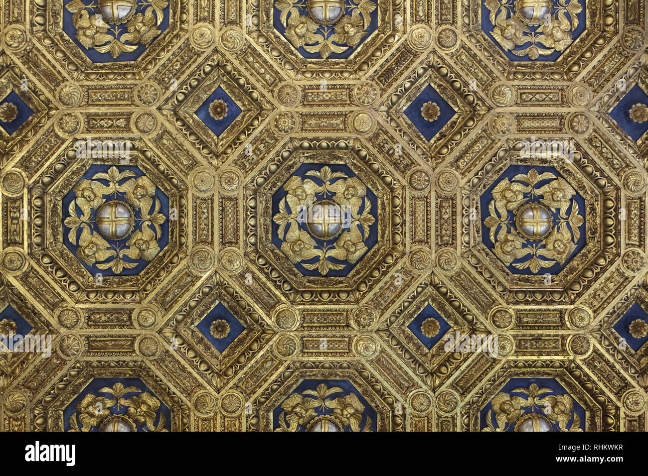 Renaissance wooden coffered ceiling hi-res stock photography and images ...