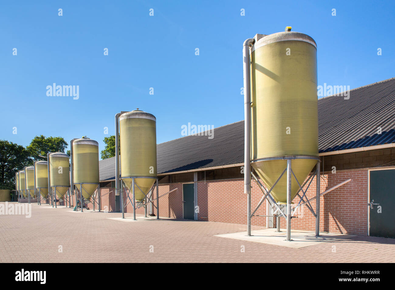 Animal feed silo hi-res stock photography and images - Alamy