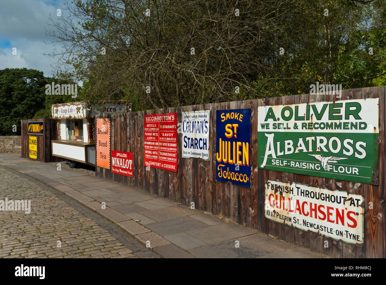 Vintage metal advertising sign hi-res stock photography and images - Alamy