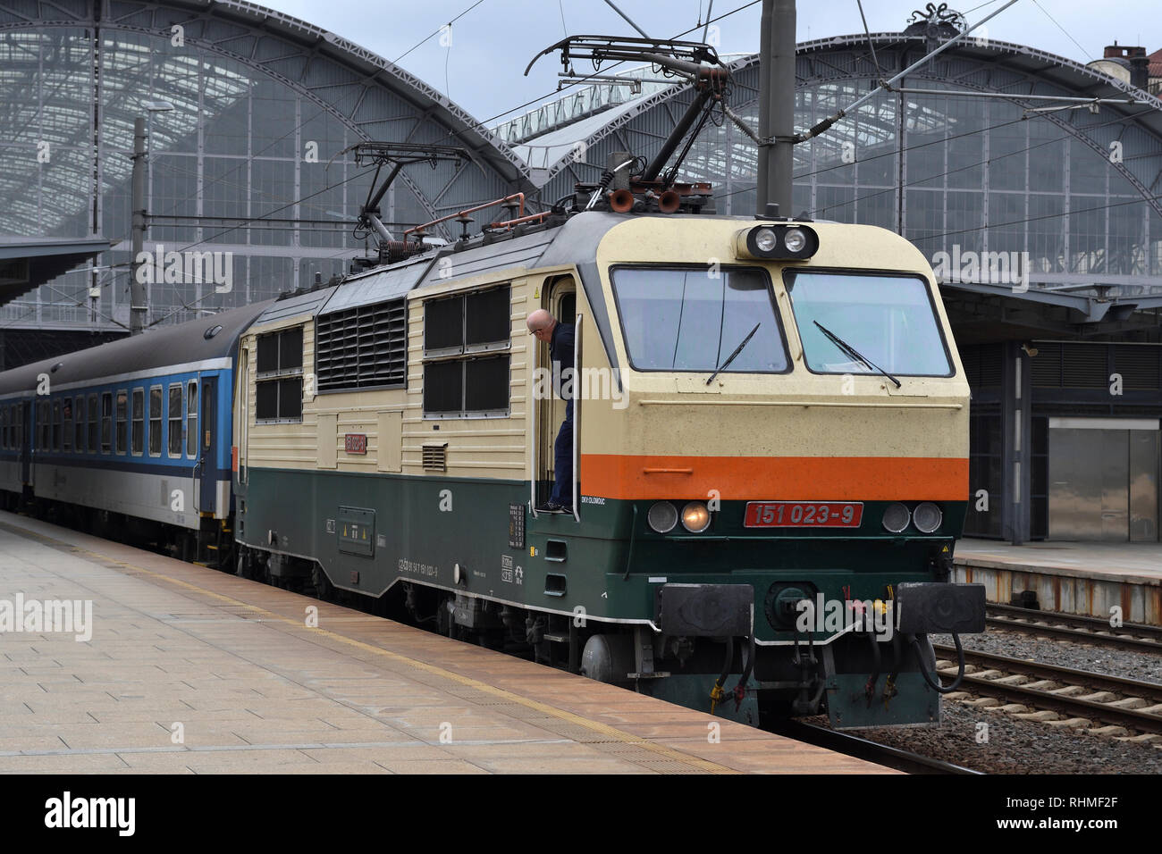 Skoda electric locomotive station train hi-res stock photography and ...