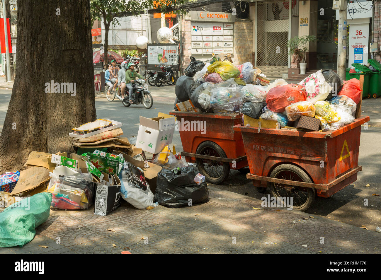 Asia garbage hi-res stock photography and images - Alamy