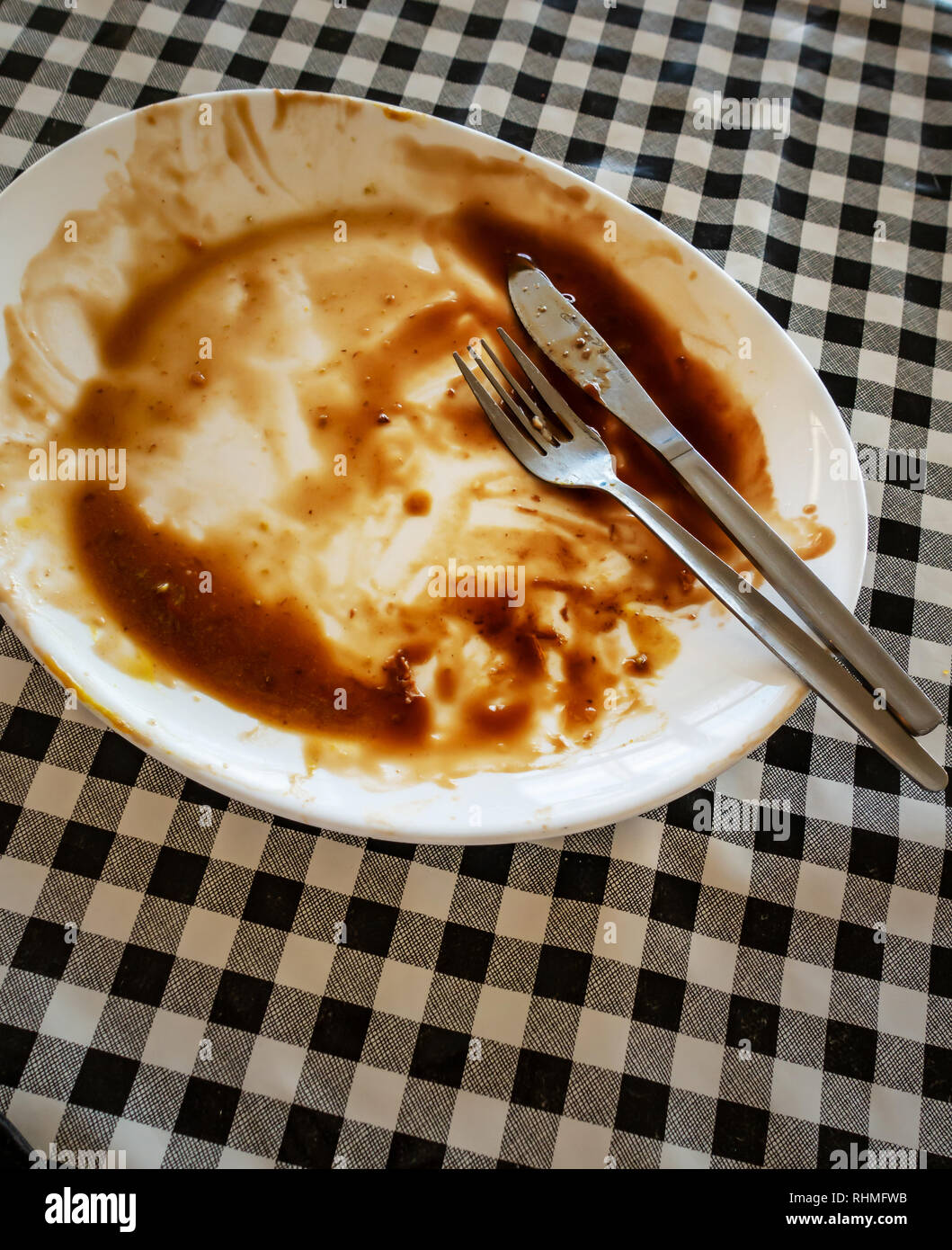 Finished eating knife and fork hi-res stock photography and images - Alamy