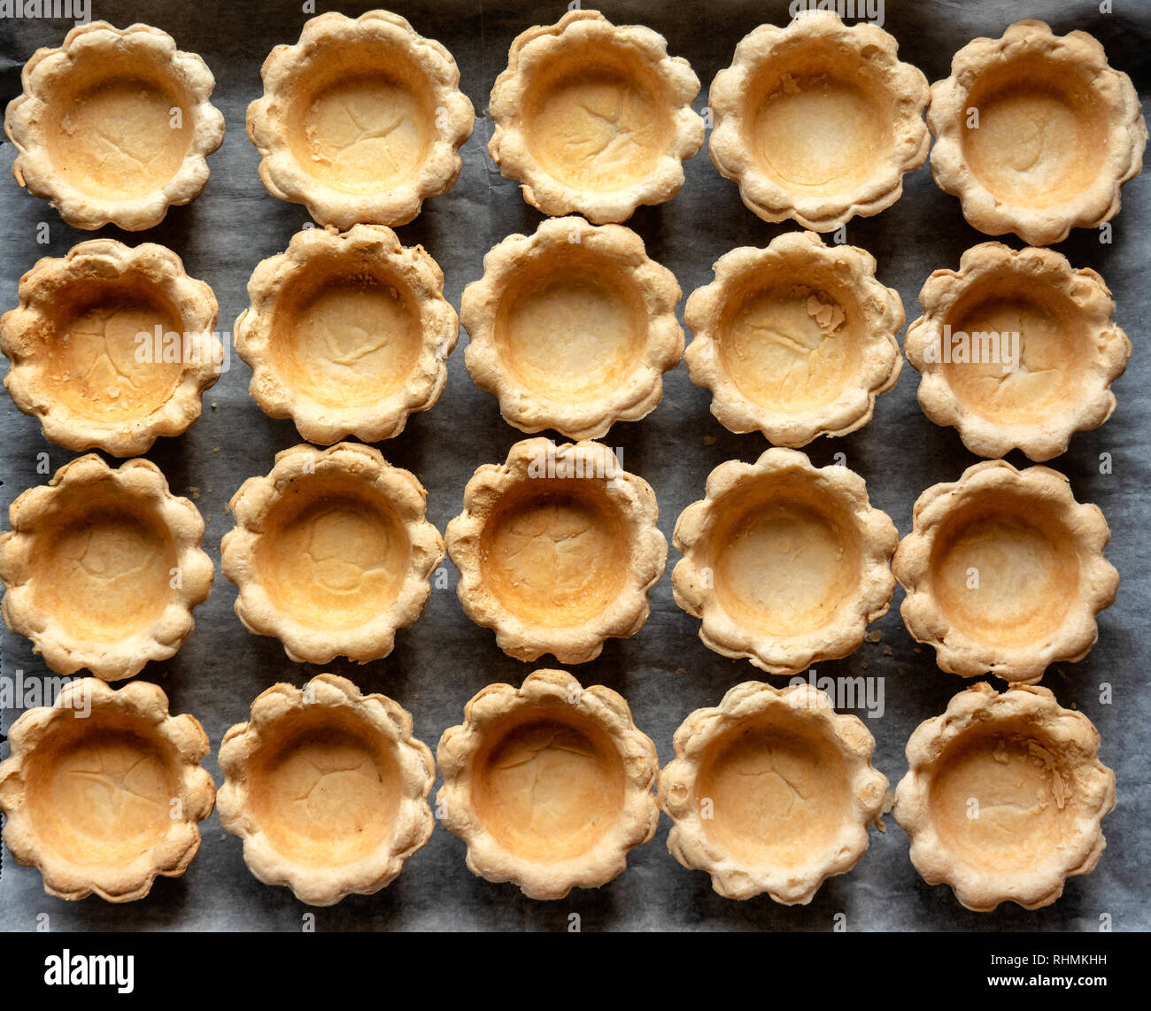 Tartlets cream cheese fresh hi-res stock photography and images - Alamy