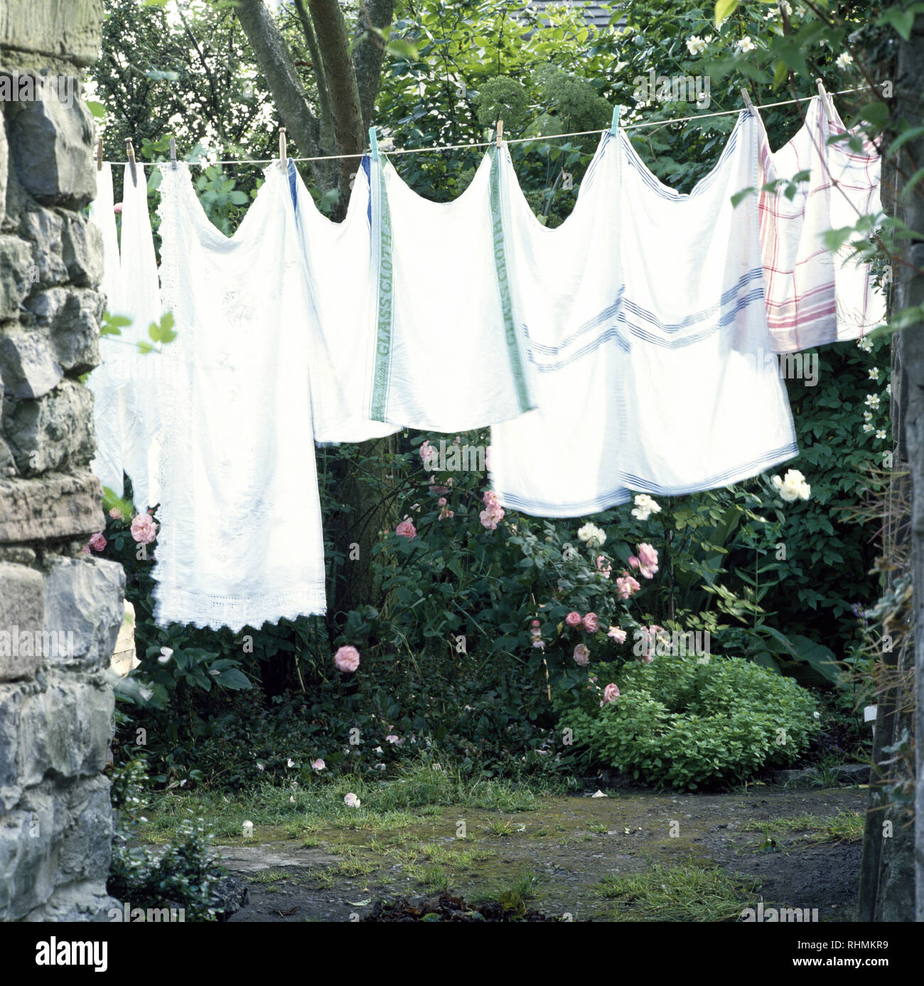 Washing on line cottage hi-res stock photography and images - Alamy