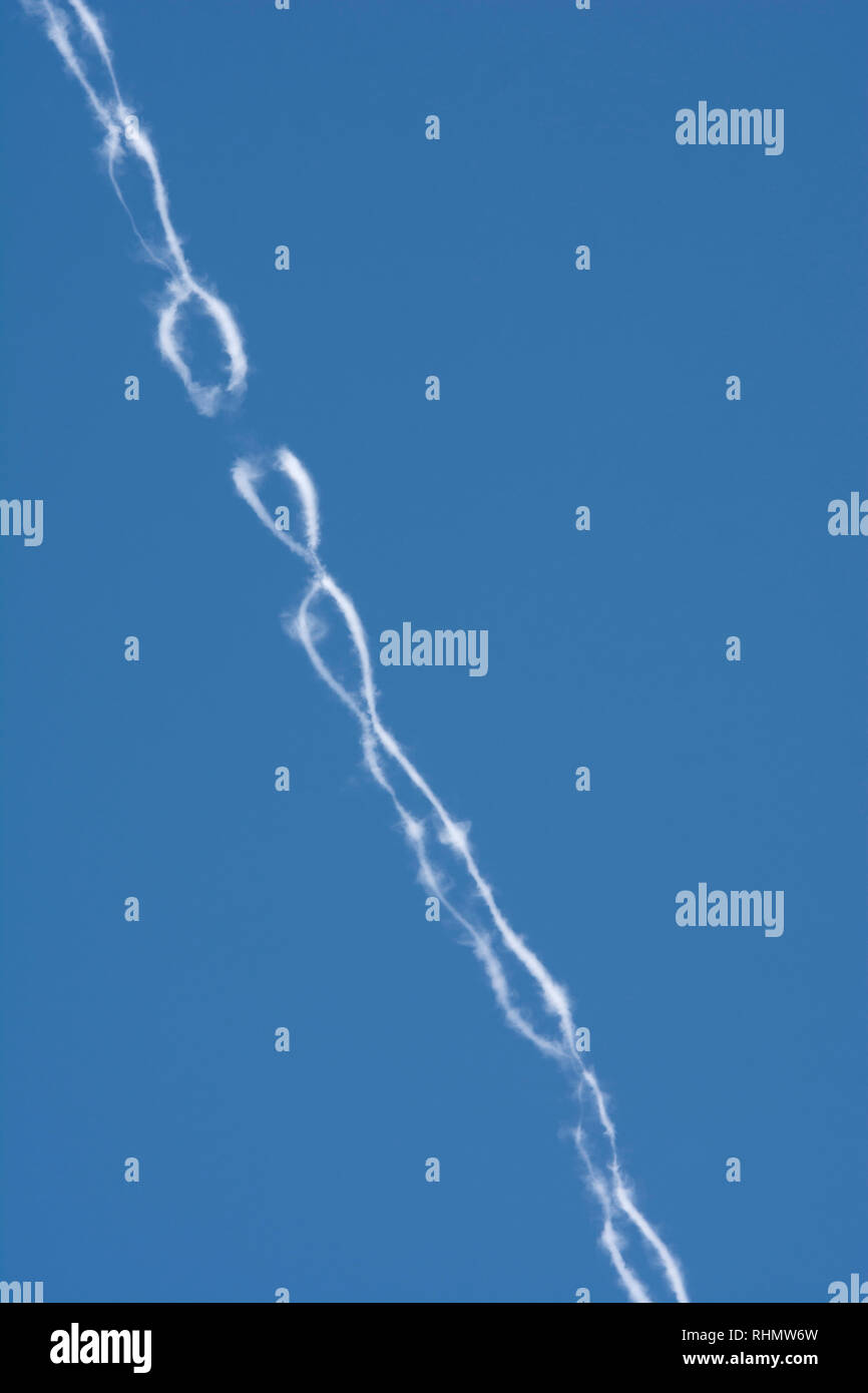 Contrail hi-res stock photography and images - Alamy