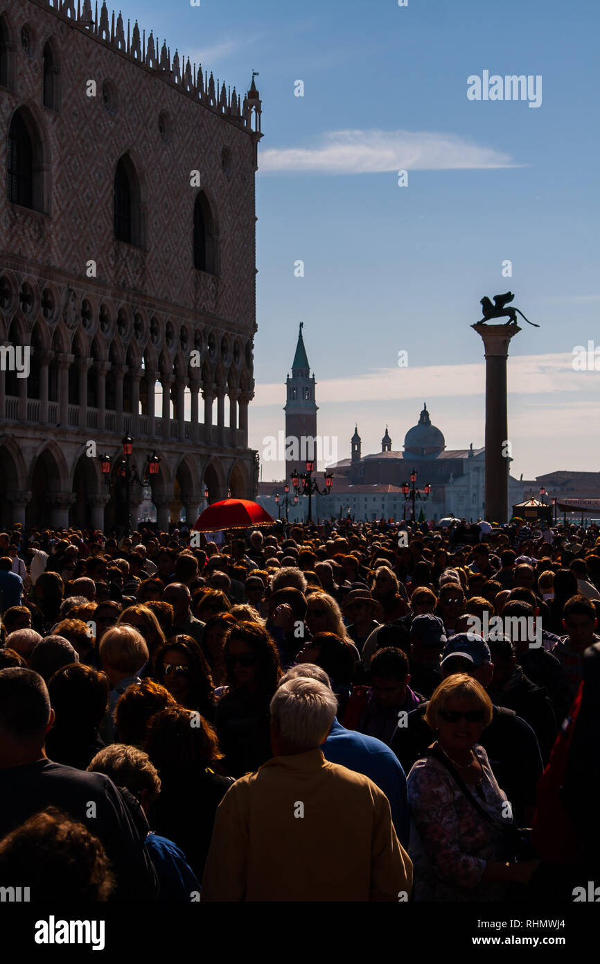 Historical crowd scene hi-res stock photography and images - Alamy