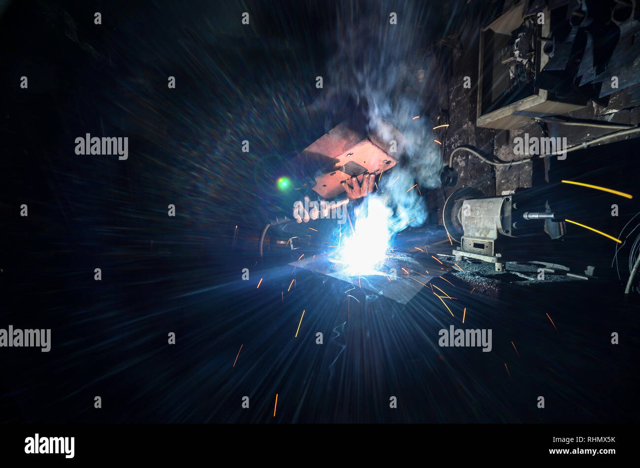 Mag arc hi-res stock photography and images - Alamy