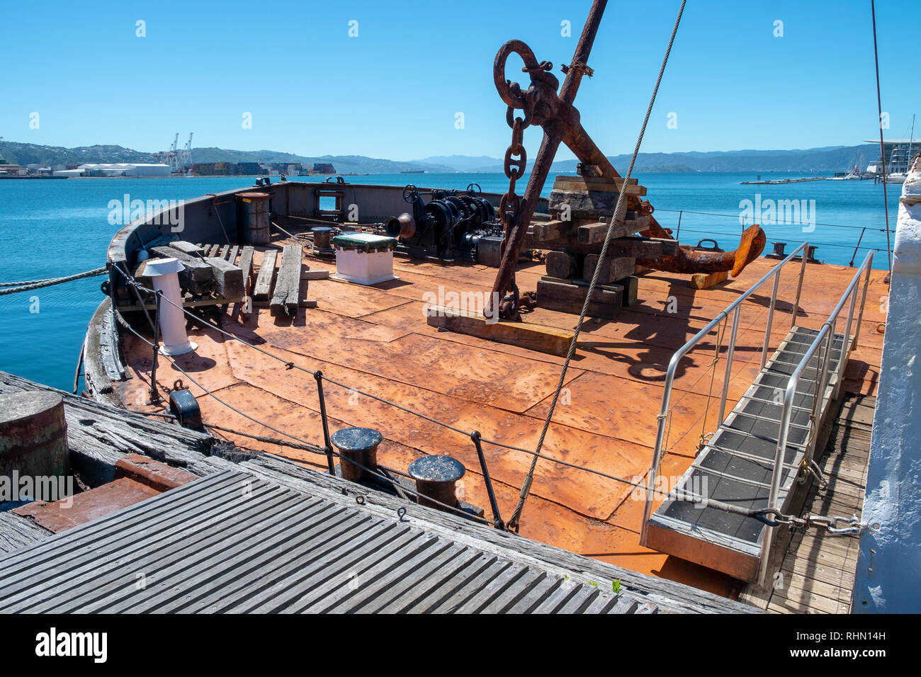 Hikitia is a working self-propelled floating steam crane in Wellington ...
