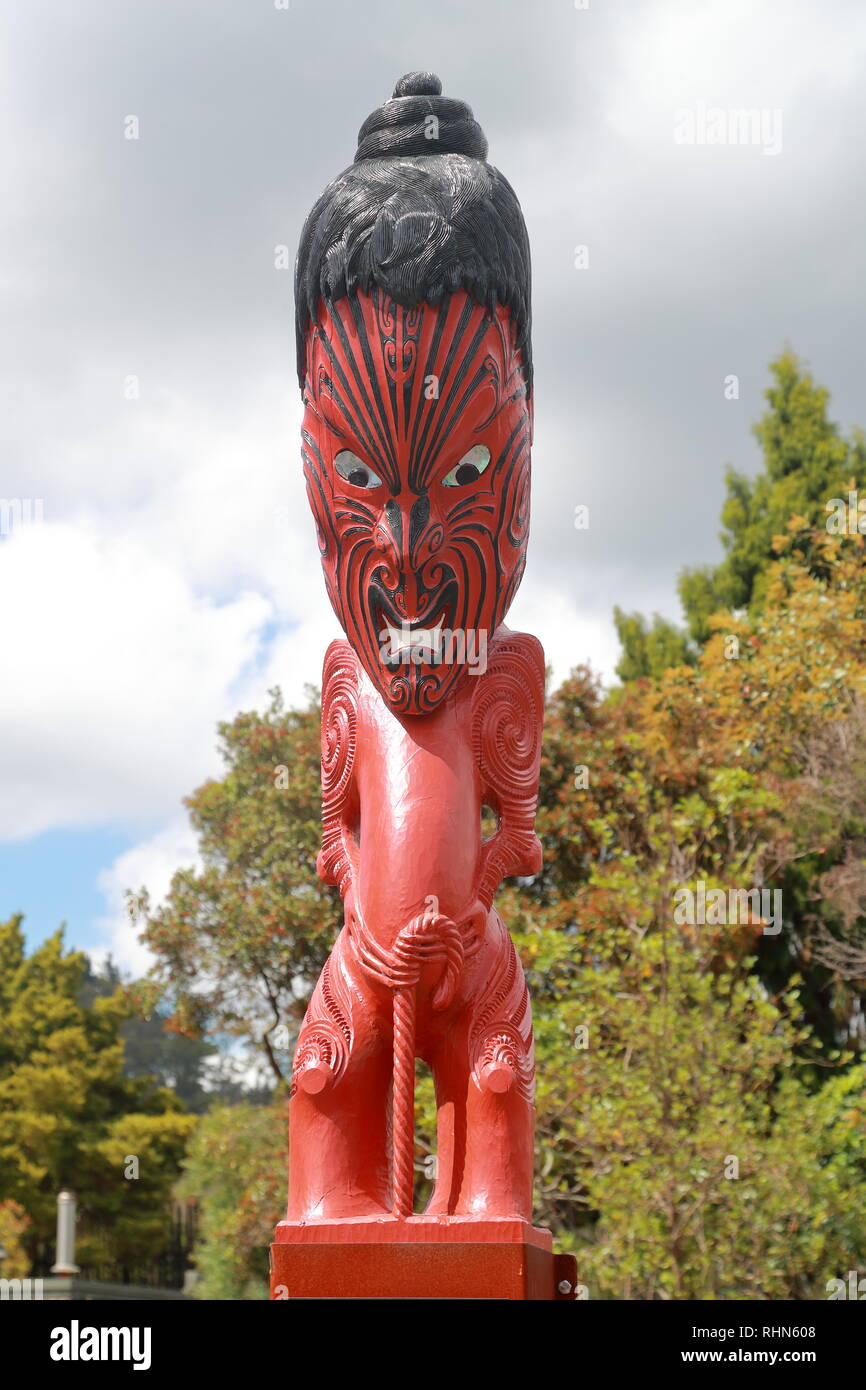Maori sculptures hi-res stock photography and images - Alamy