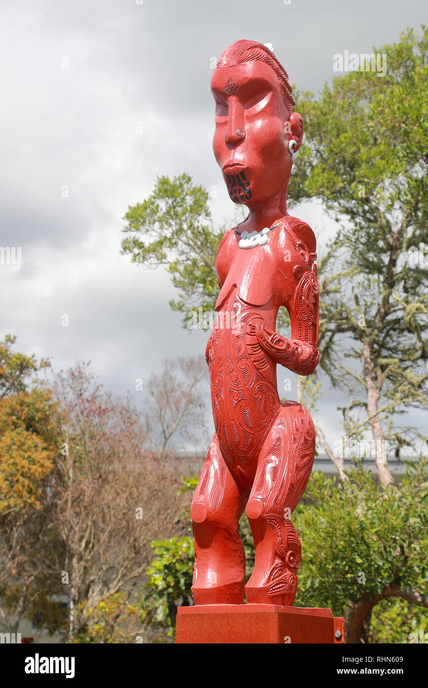 Maori sculptures hi-res stock photography and images - Alamy