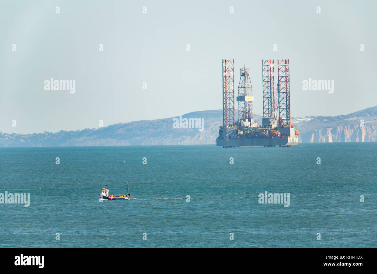 Drilling for oil hi-res stock photography and images - Alamy