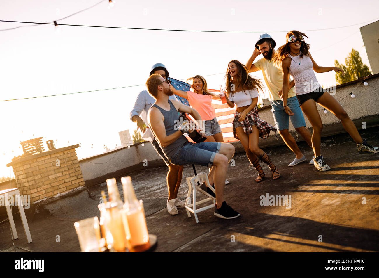 Group cheer celebration hi-res stock photography and images - Alamy