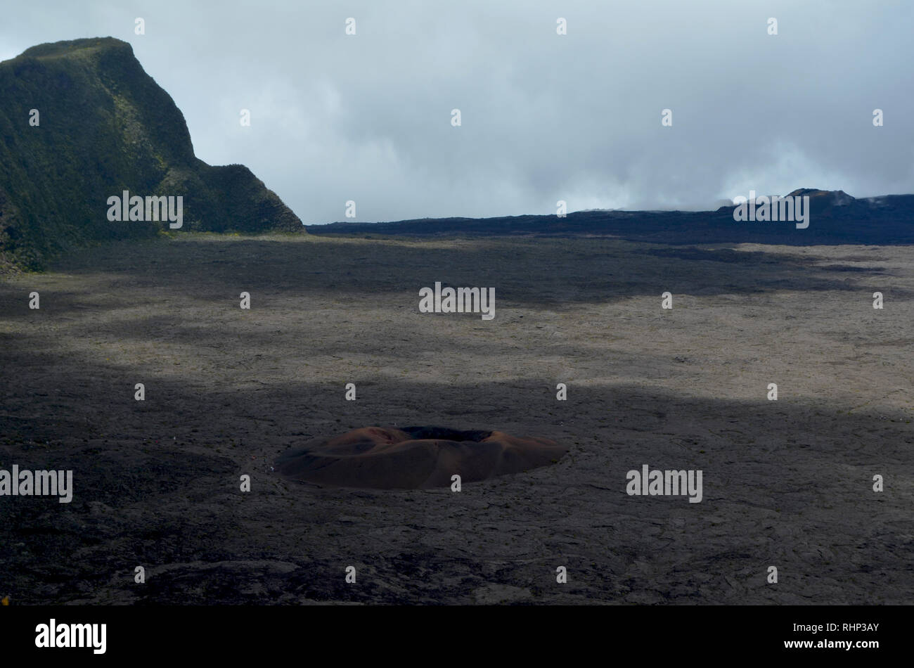 Formica Leo, a small cone within the vast caldera of Piton de la ...