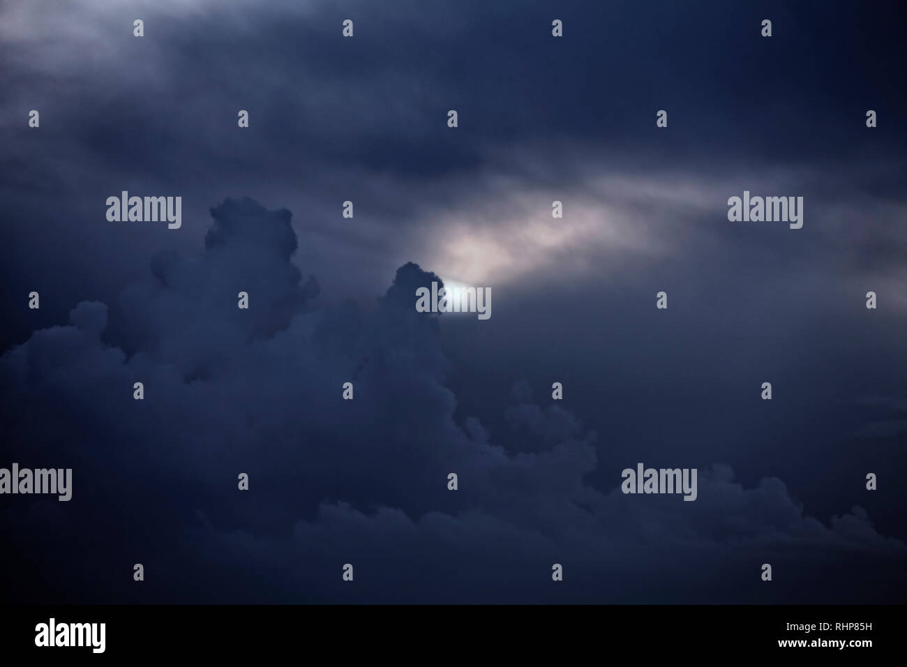 Dark and overcast hi-res stock photography and images - Alamy