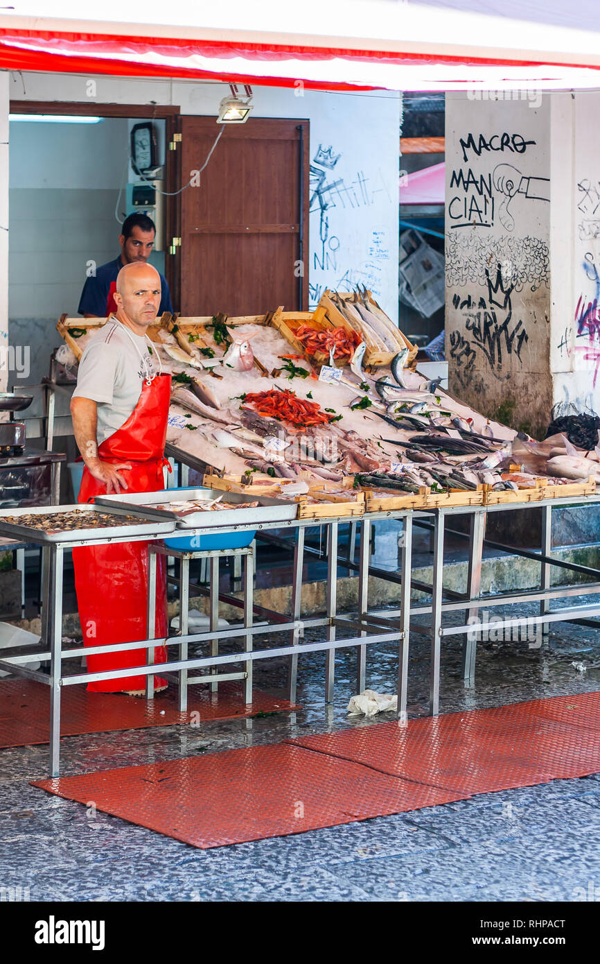 Medieval fish market hi-res stock photography and images - Alamy